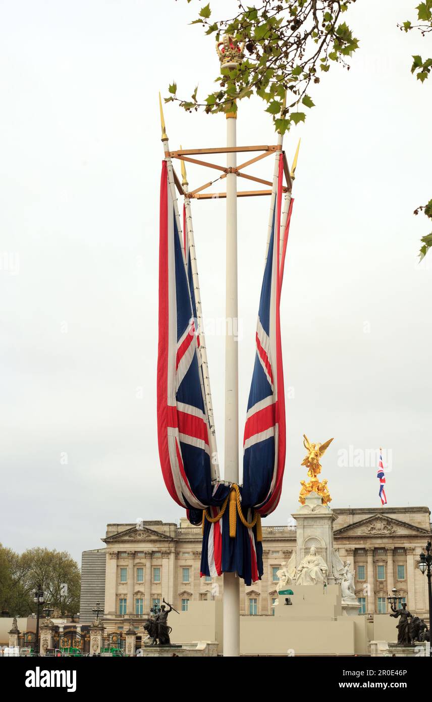 Union Jack Flags hang proudly on The Mall, with the Victoria Monument ...