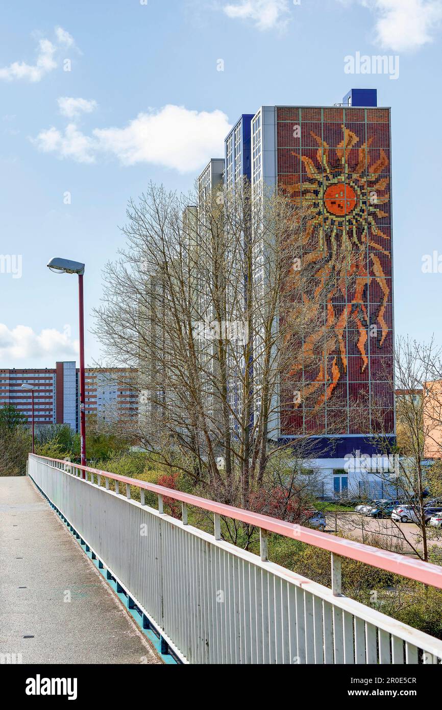 Apartment block on stilts hi-res stock photography and images - Alamy