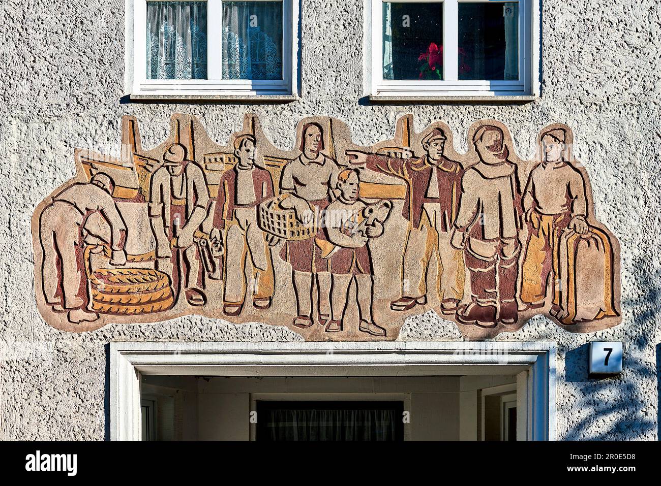 Sgraffito art in Rostock: 'Szenen aus dem Arbeitsleben' (Scenes from ...