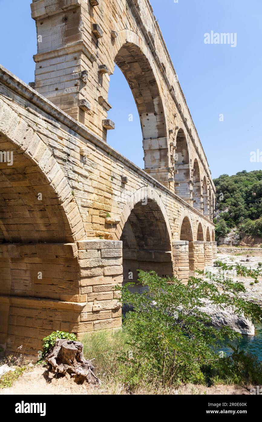 The Roman architects and hydraulic engineers who designed this bridge ...