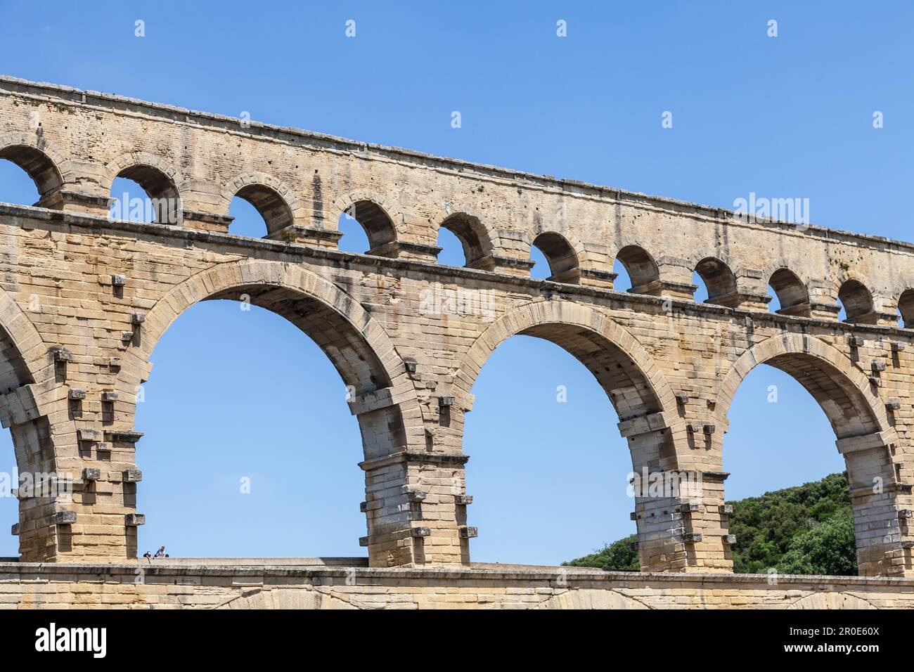 The Roman architects and hydraulic engineers who designed this bridge ...