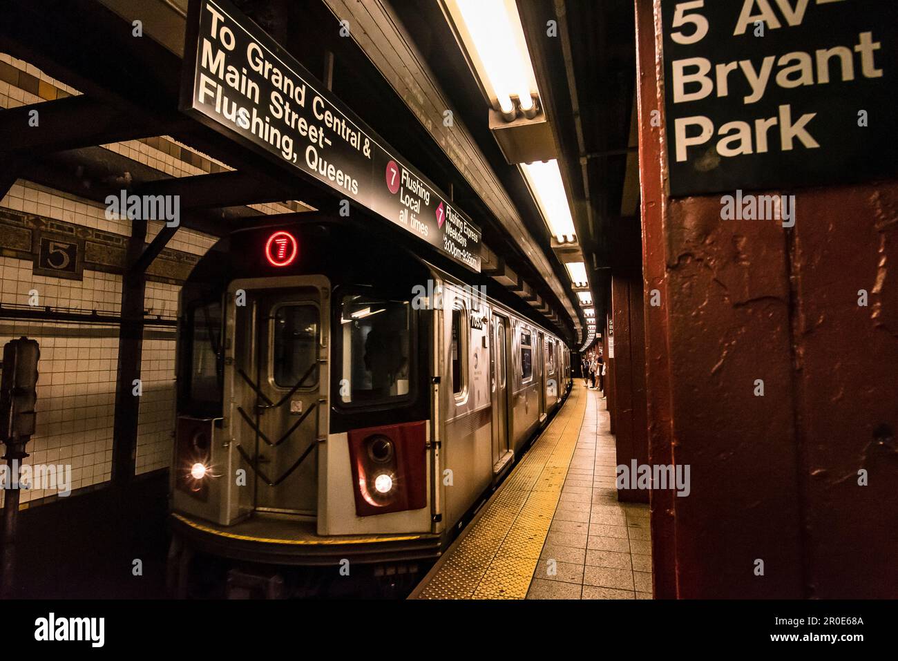Metro line 7, Bryant Park, New York City, USA Stock Photo - Alamy