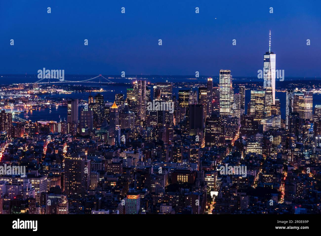 New york city skyline night overhead hi-res stock photography and ...