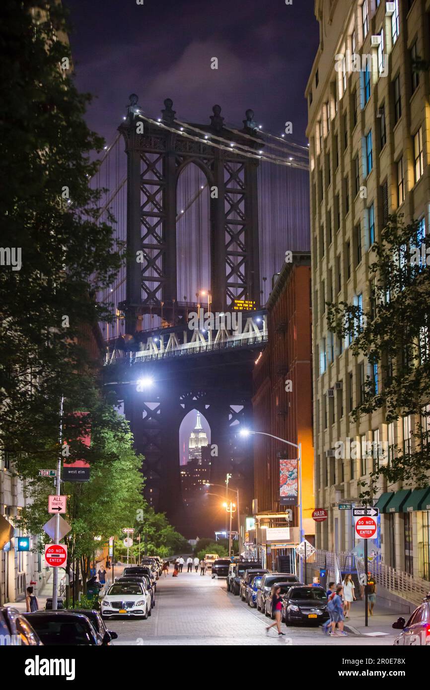 A view of Manhatten Bridge at night, New York City, USA Stock Photo - Alamy
