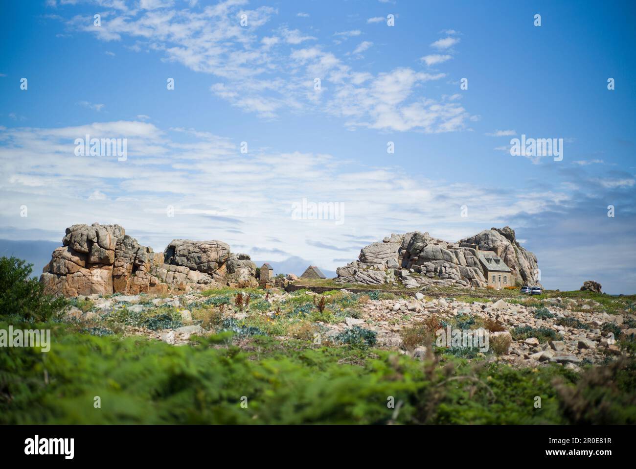 Le Gouffre de Plougrescant, house between two rocks, Plougrescant ...
