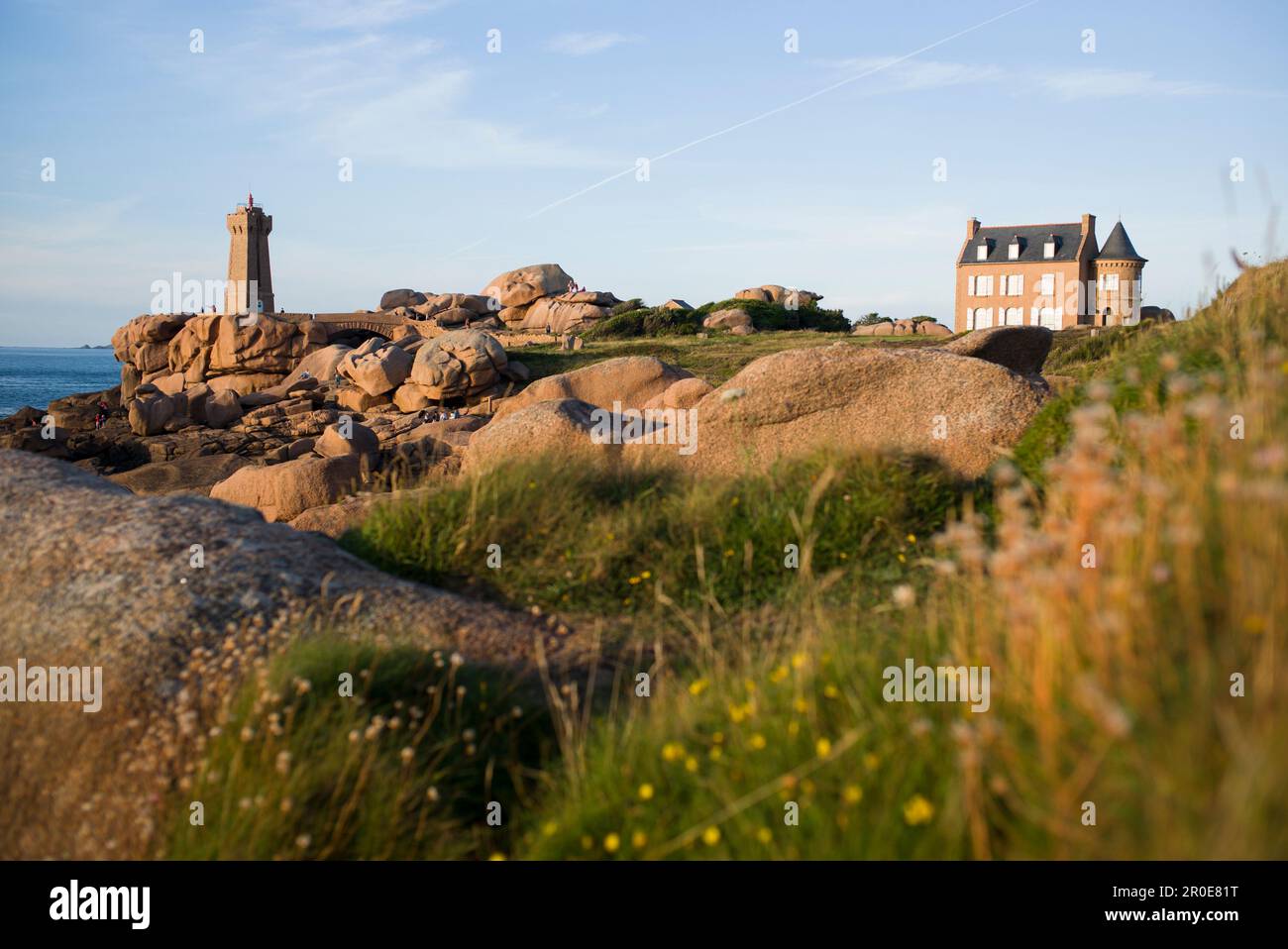 Phare de Ploumanach, lighthouse, Sentier des Douaniers, Gr34, customs ...