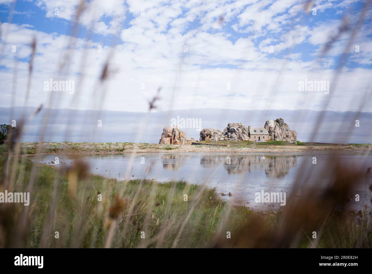 Le Gouffre de Plougrescant, house between two rocks, Plougrescant ...