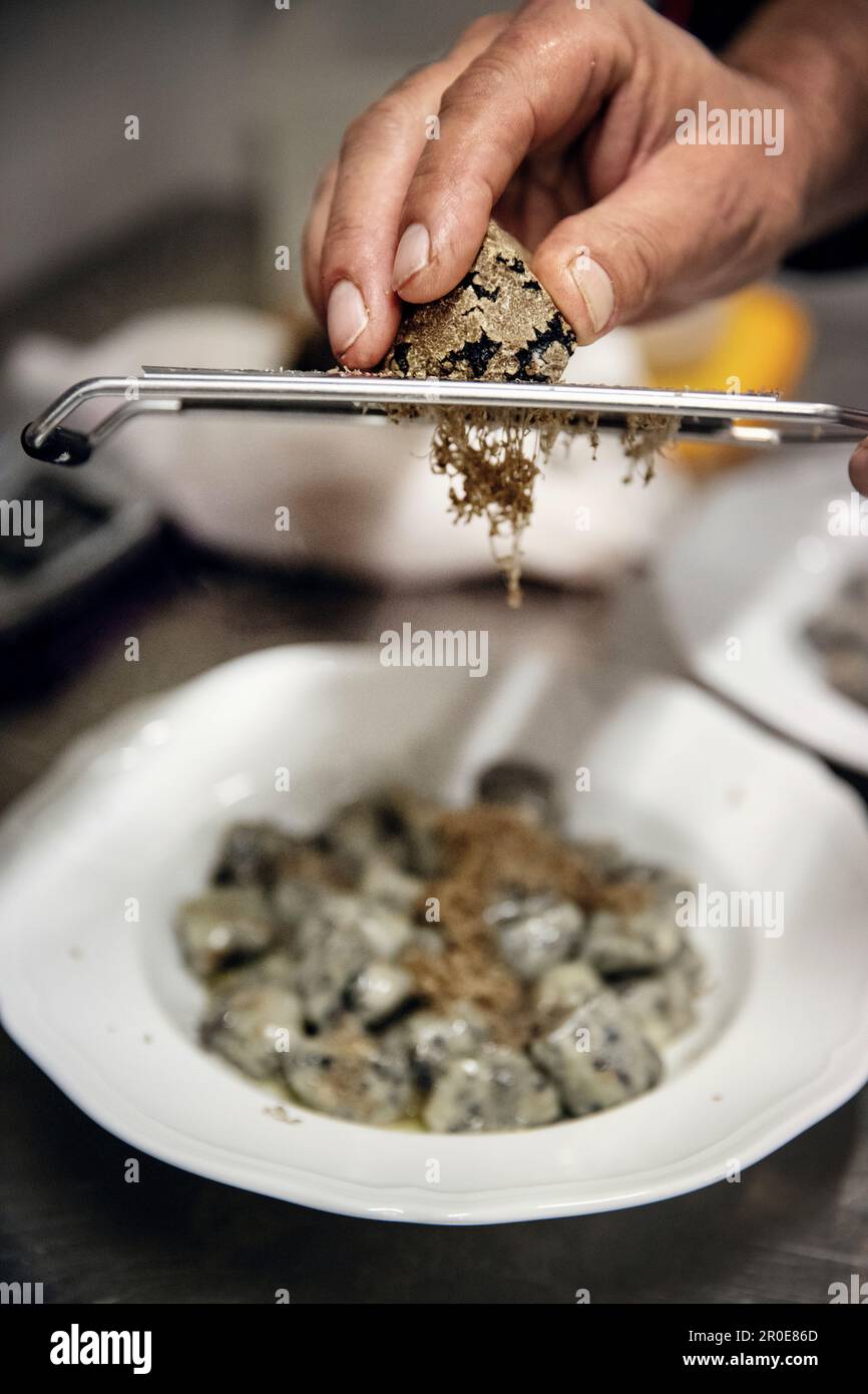 Shaving truffle hi-res stock photography and images - Alamy