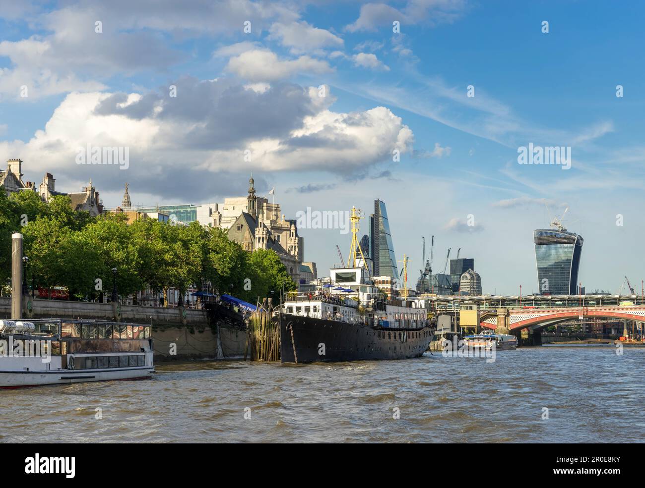 River Bar on the Thames Stock Photo - Alamy