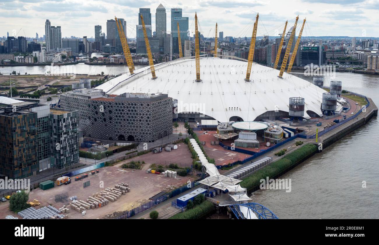 View of the O2 building Stock Photo - Alamy
