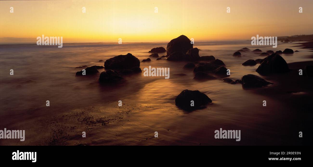 Rocks at the beach at sunset, Ile de la Reunion, Indischer Ozean ...