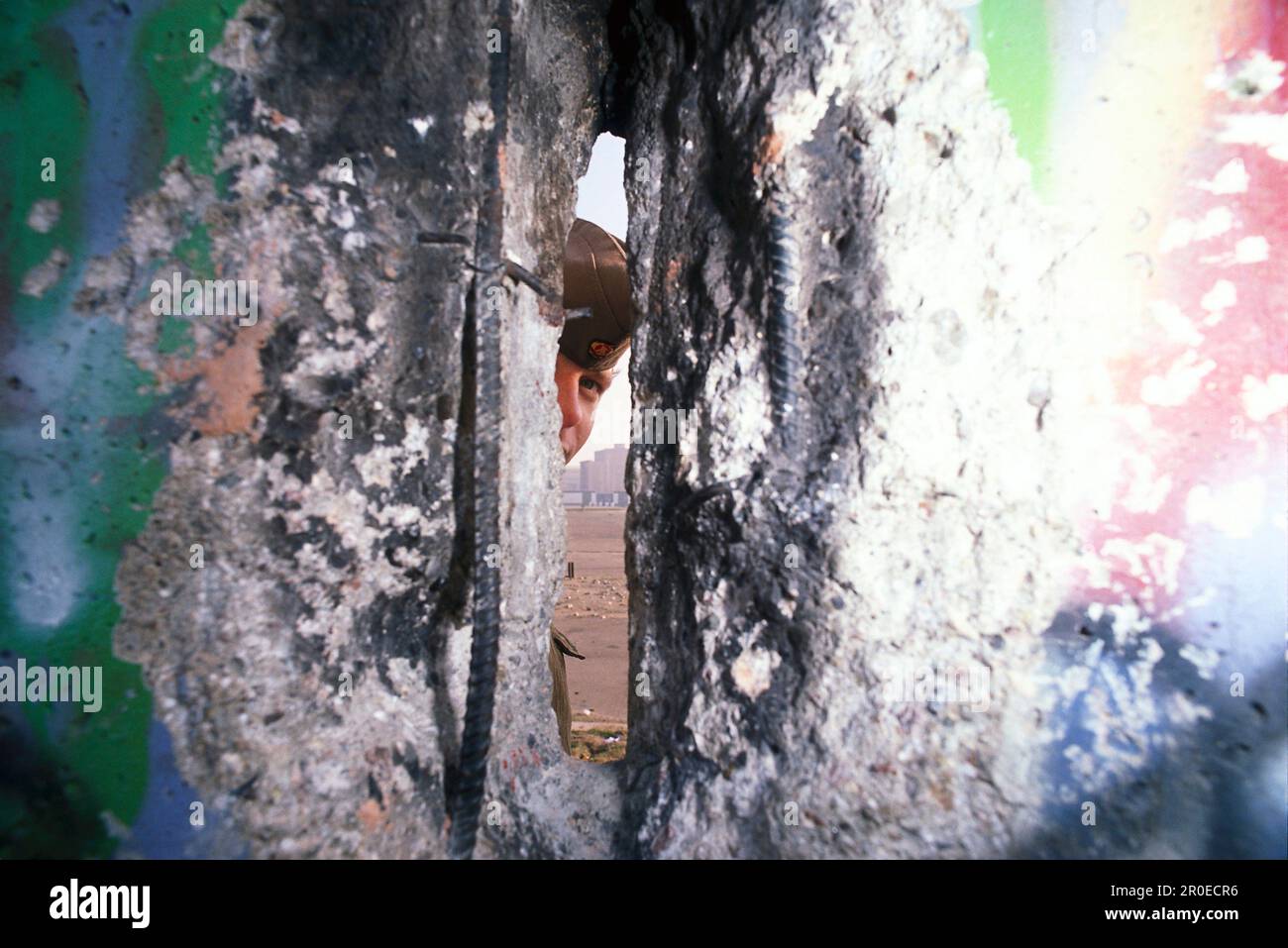 DDR-Border guard, Brandenburger Gate Berlin, German Democratic Republic ...