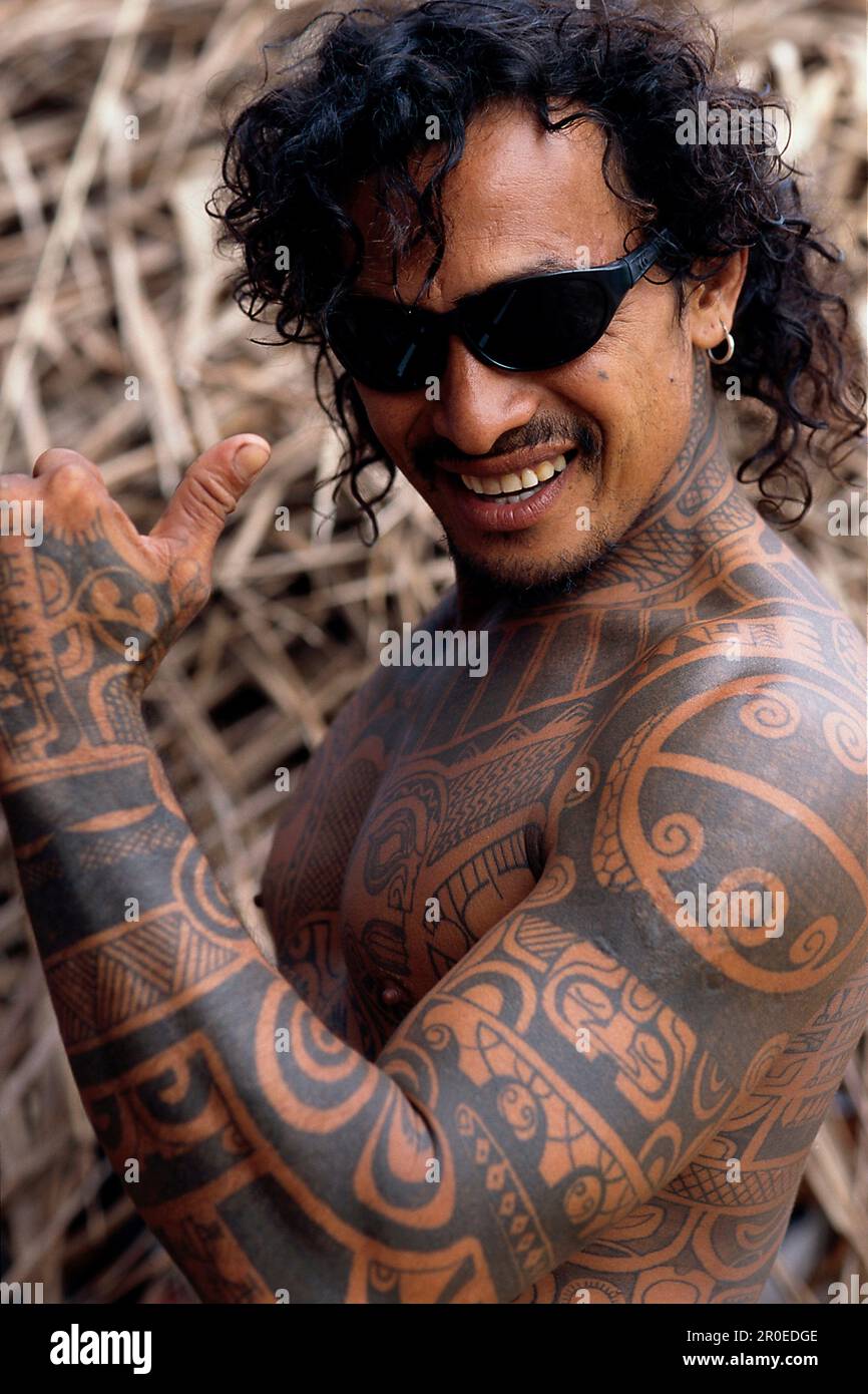 Roonui, Taetowierer, traegt polynesische, Tatauierungen Taetowierung im ...