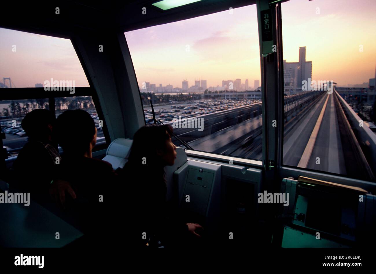 Fahrt mit Monorail, Buerogebaeude, Teleport Town in Odaiba Tokyo Bay ...