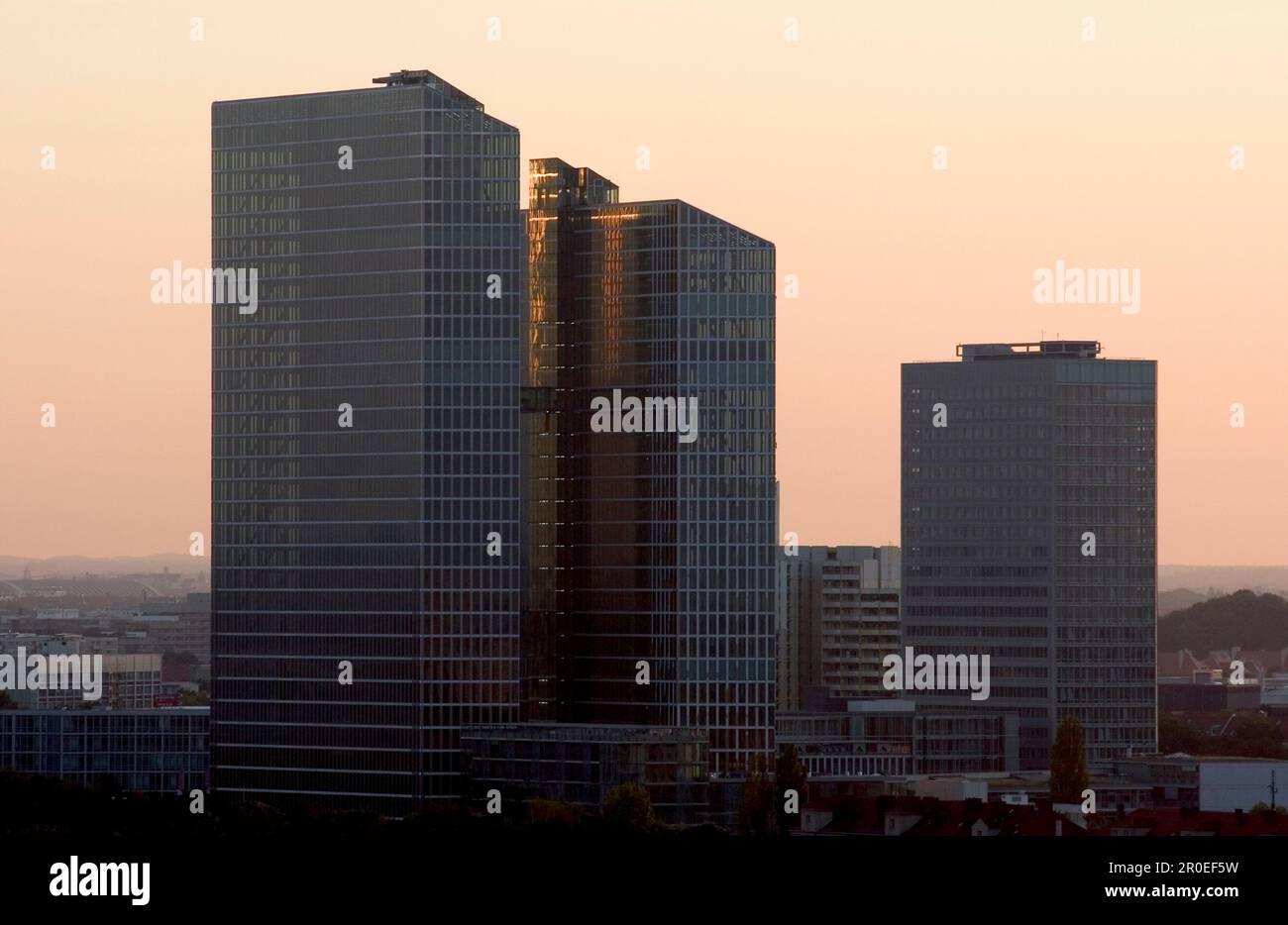 Highlight Towers, highrise buildings, architects Murphy/Jahn, Munich ...