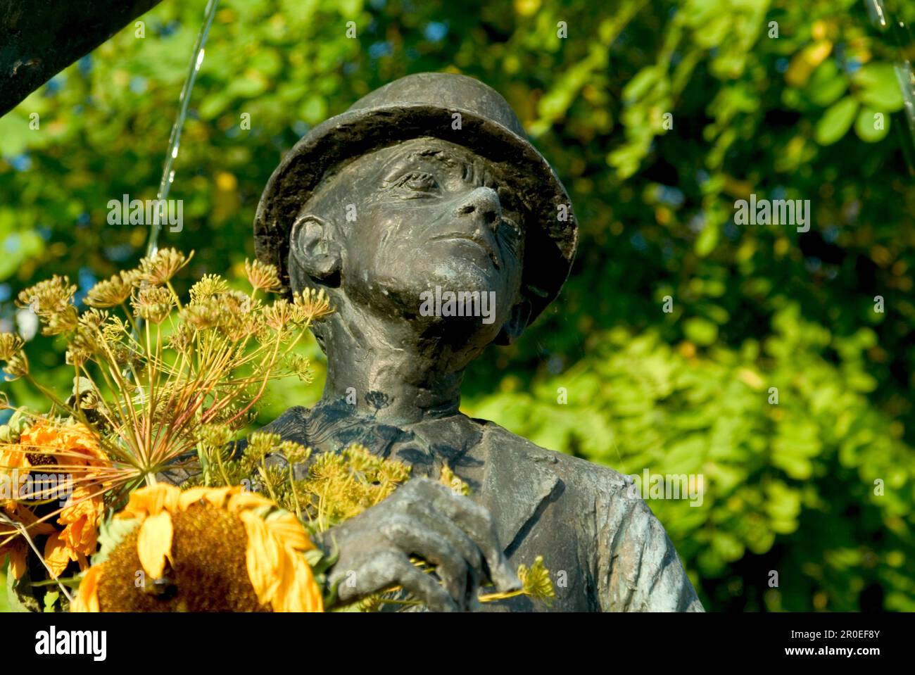 Statue of comedian Karl Valentin at Viktualienmarkt, Munich, Bavaria ...