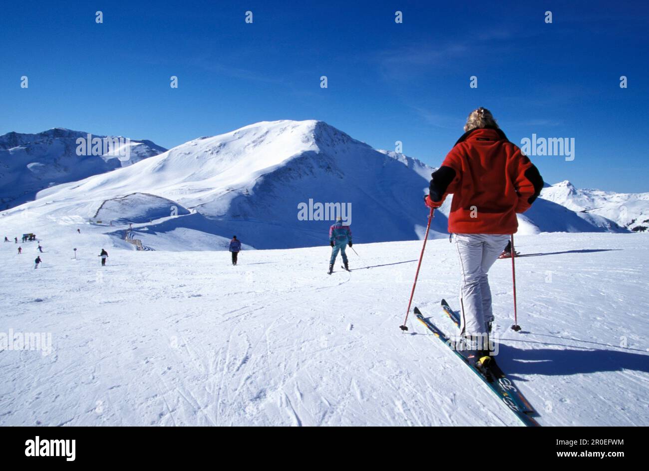 Skiers on slope, Zwolf Gipfel, Saalbach-Hinterklemm, Salzburg (state ...