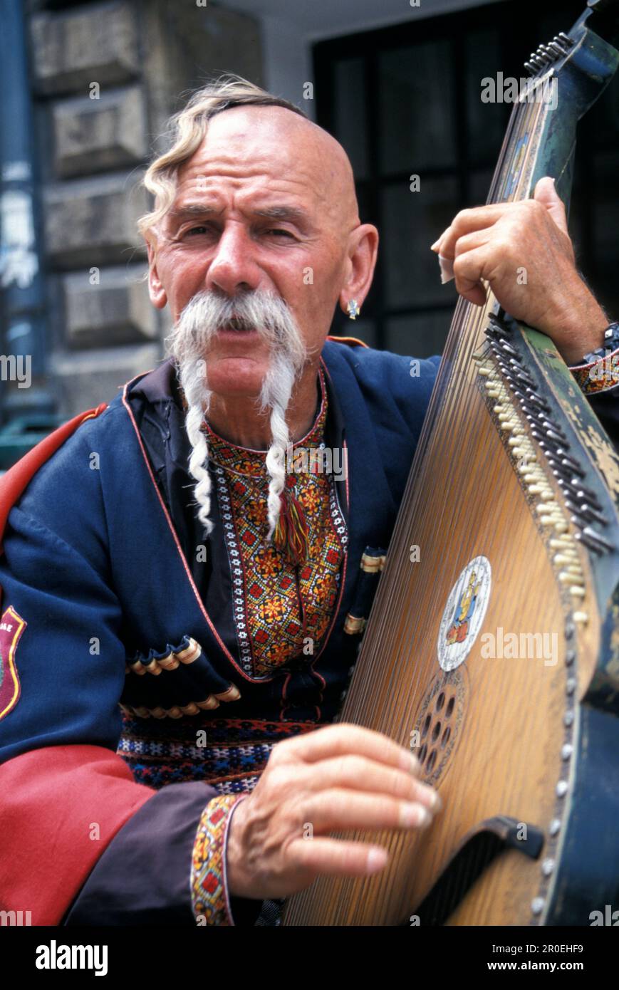 Poland krakow musicians traditional hi-res stock photography and images ...