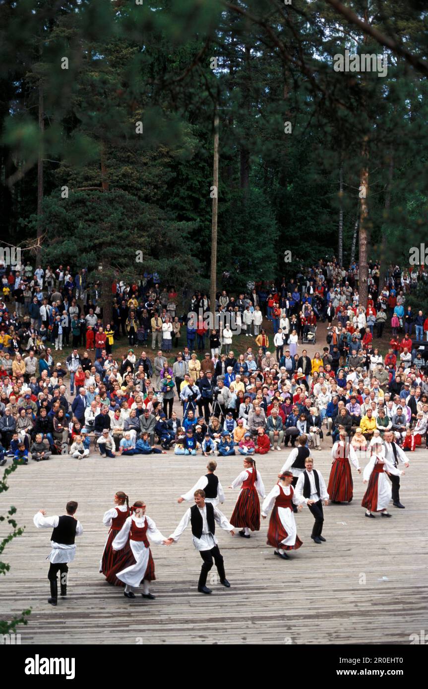 Johannis dancers in traditional costumes at Midsummer festival ...