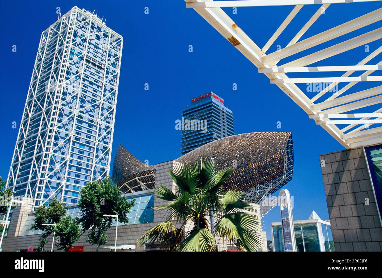 Towerblock Sculpture Barcelona, El Peix D´Or, Golden Fish Sculpture ...