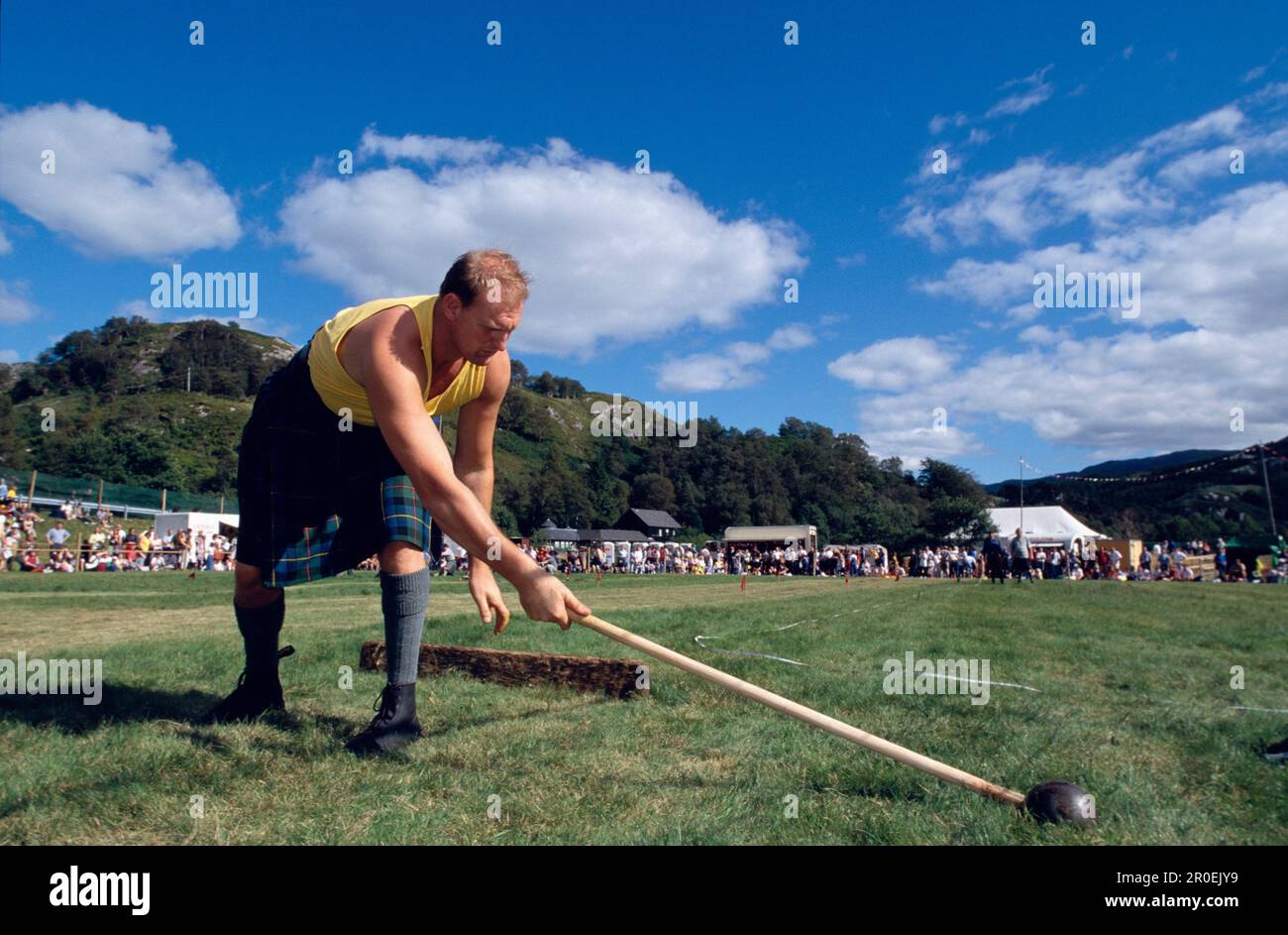 Man with kilt holding a sledge hammer, Glenfinnan Highland Games ...