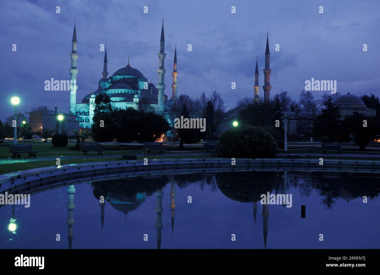 Picture of sultan ahmed blue mosque hi-res stock photography and images ...