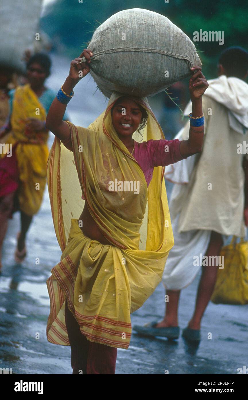 Laughing woman carrying a sack, Muzaffarpur, Bihar, India, Asia Stock ...