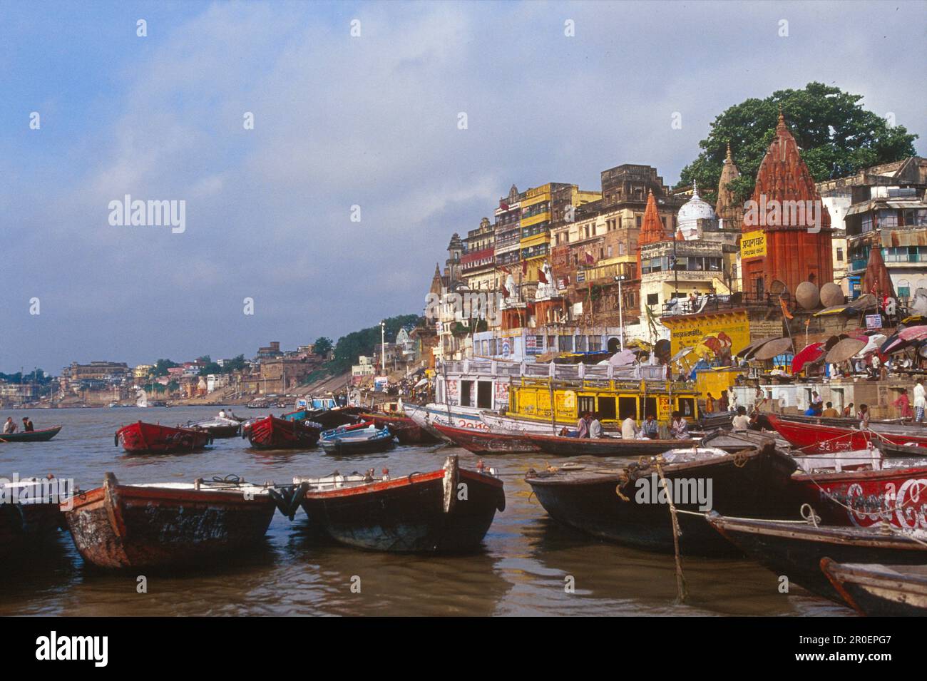 Boats on Ganges river, Dasaswamedh Ghat, Varanasi, Benares, Uttar ...