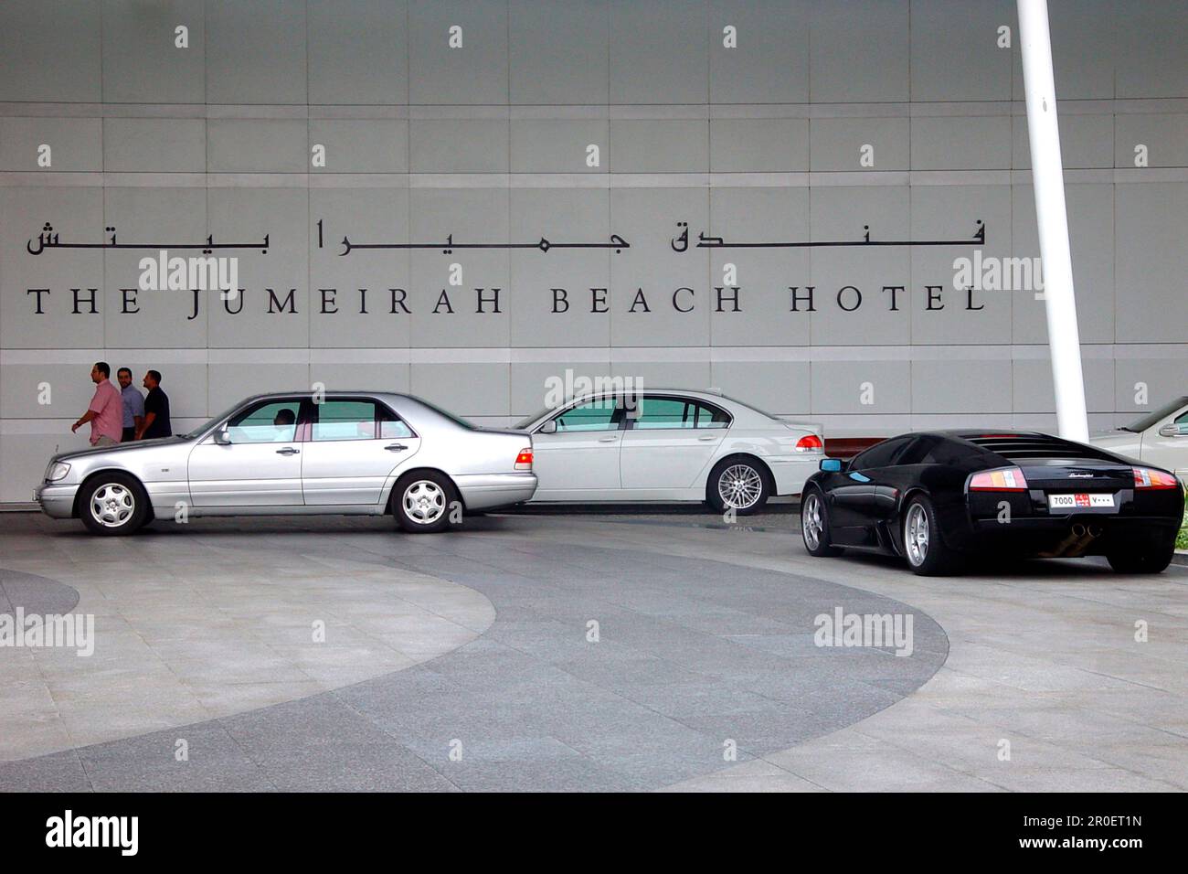 Luxury cars in front ofJumeirah Beach Hotel, Dubai, UAE, United Arab ...