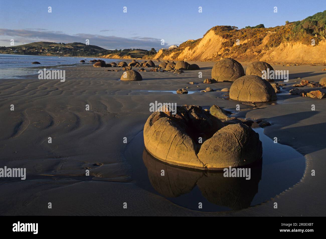 Legend of moeraki boulders hi-res stock photography and images - Alamy