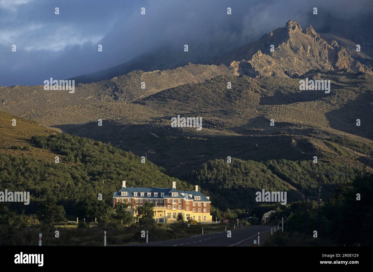 Chateau tongariro new zealand hi-res stock photography and images - Alamy