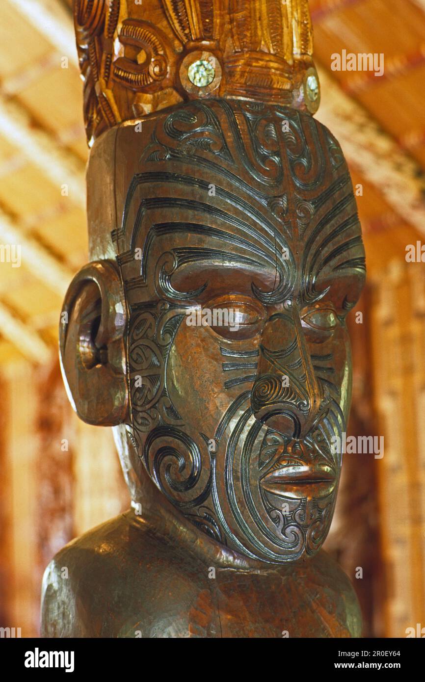 Carved figure in official Maori meeting house, Whare runanga, Waitangi ...