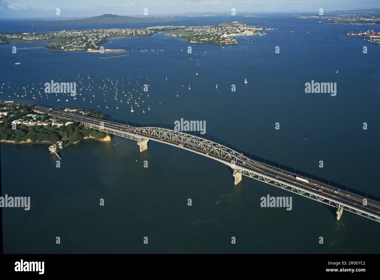 Auckland's harbour bridge, aerial, Luftaufnahme, Hafenbruecke, Auckland ...