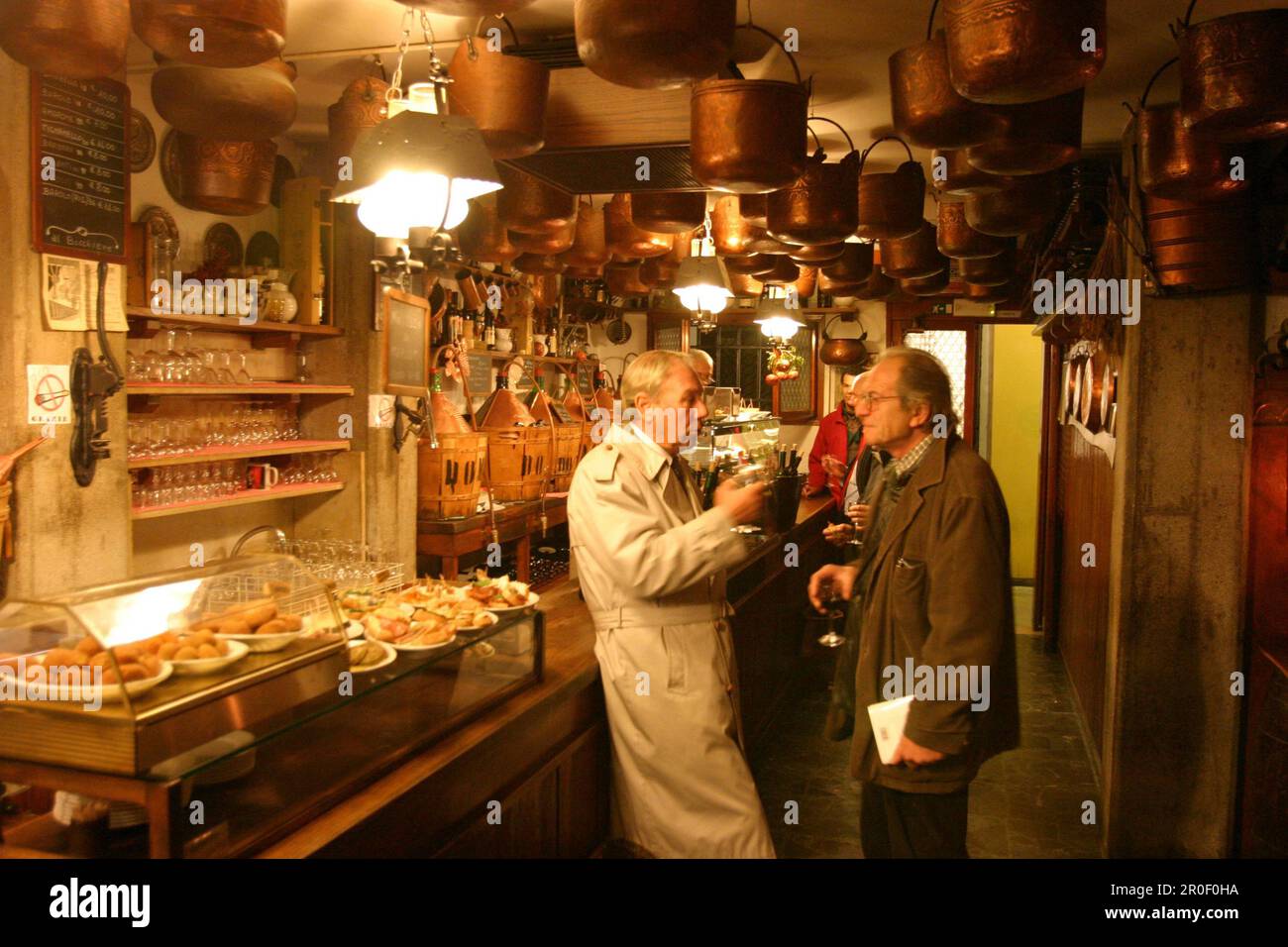 Ombra-Round in Baccaro Do Mori, San Polo Venice, Italy Stock Photo - Alamy