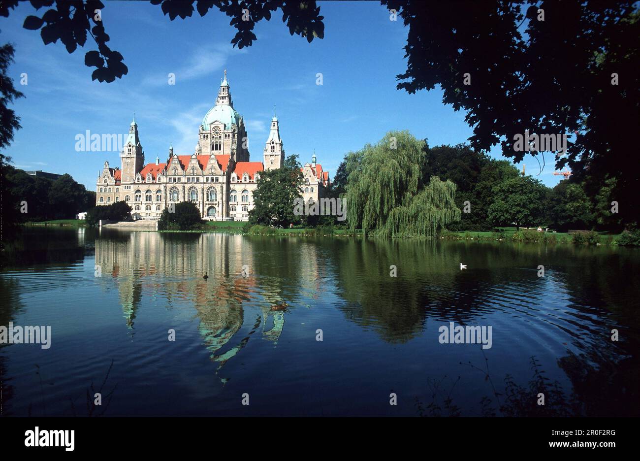 View over Lake Maschsee to Neues Rathaus new city hall, , Hannover ...