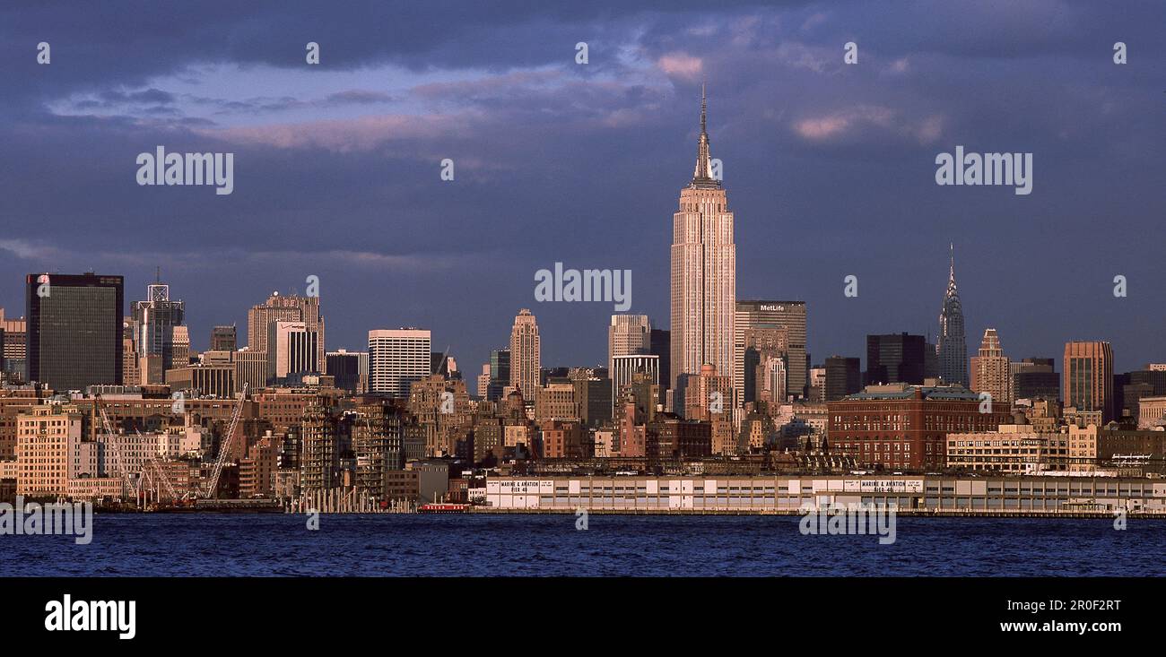 October 2001 hi-res stock photography and images - Alamy