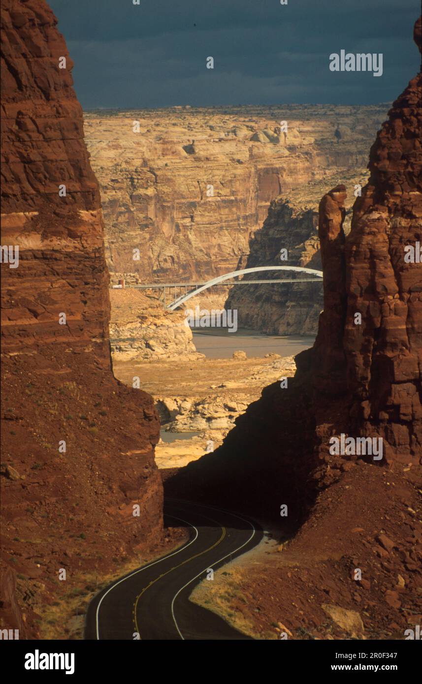 State Highway 95, Hite Marina, Lake Powell, Utah, USA STUeRTZ S.17 ...