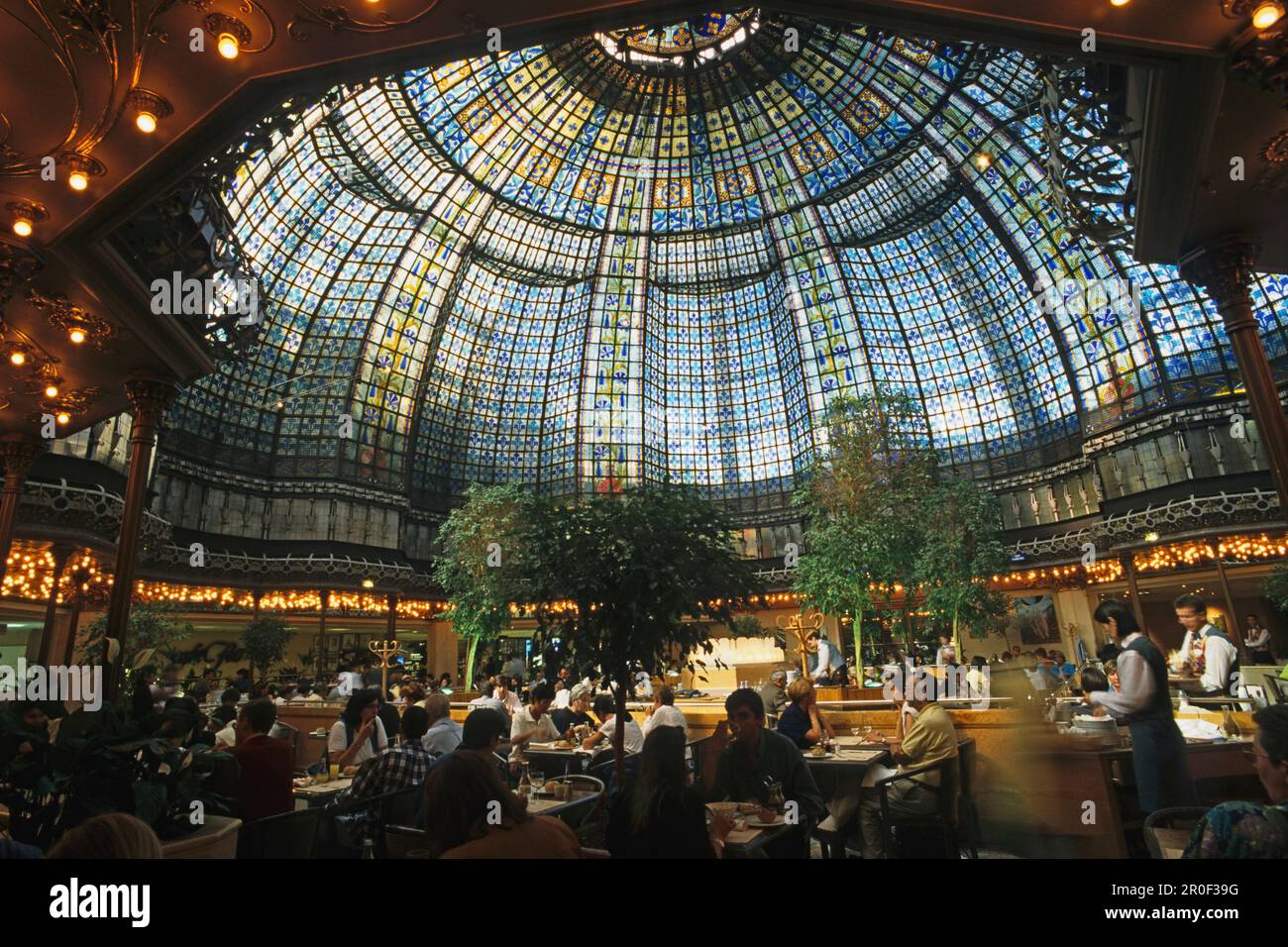 Printemps paris restaurant hi-res stock photography and images - Alamy