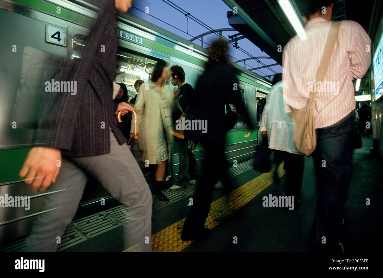 U-Bahn in Tokio, Japan Stock Photo - Alamy