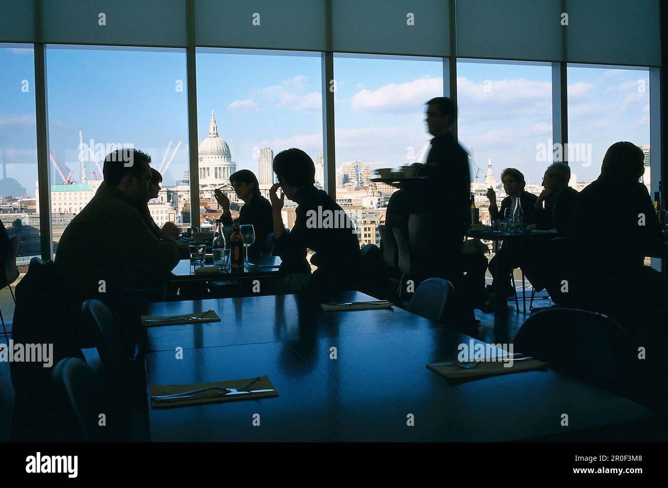 London tate modern restaurant hi-res stock photography and images - Alamy