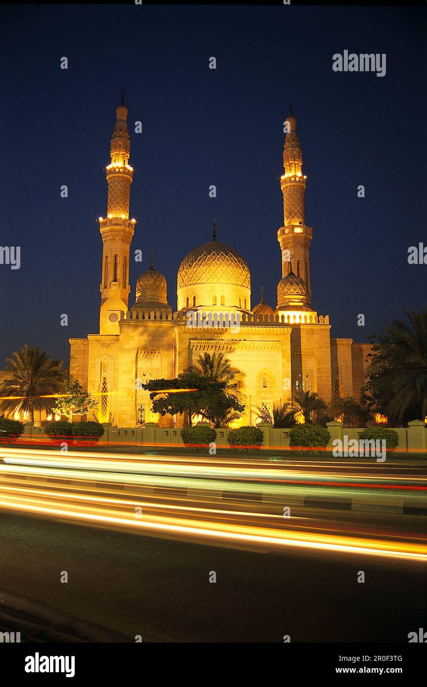 The illuminated Jumeirah Moschee at night, Dubai, United Arab Emirates ...