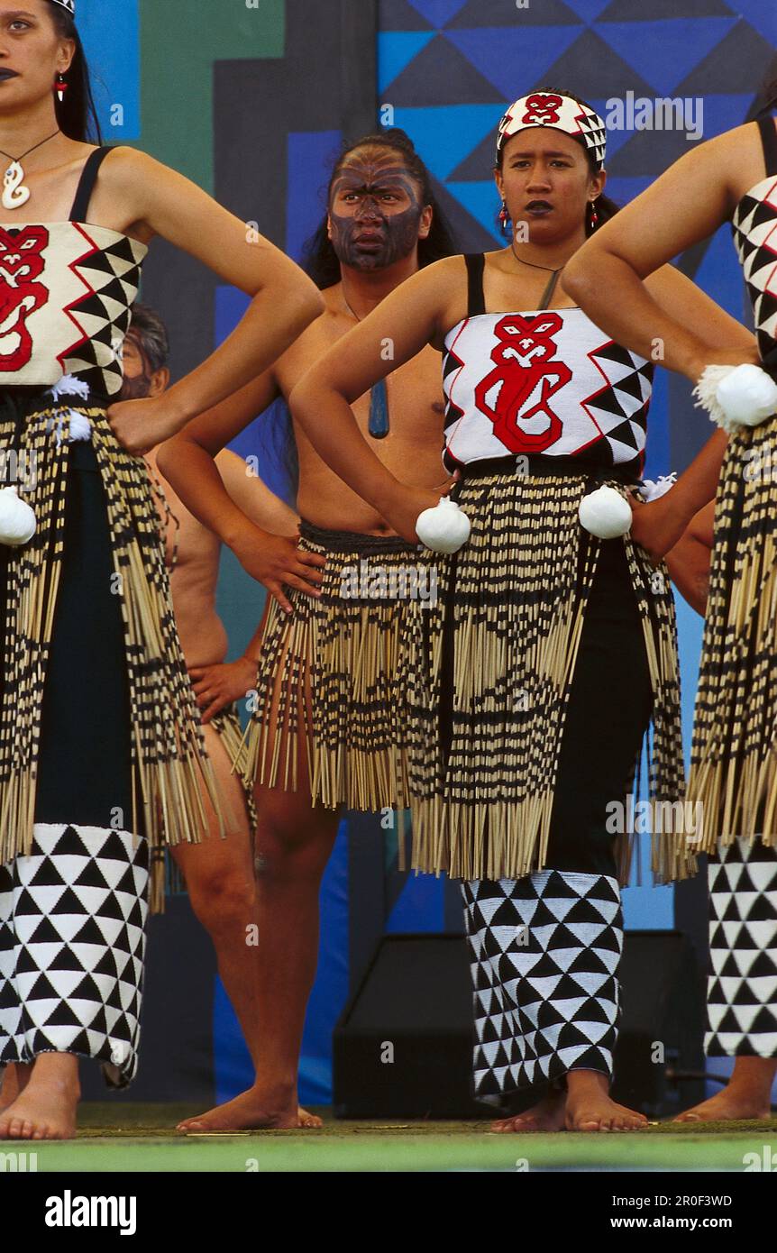 Maori traditional clothing hi-res stock photography and images - Alamy