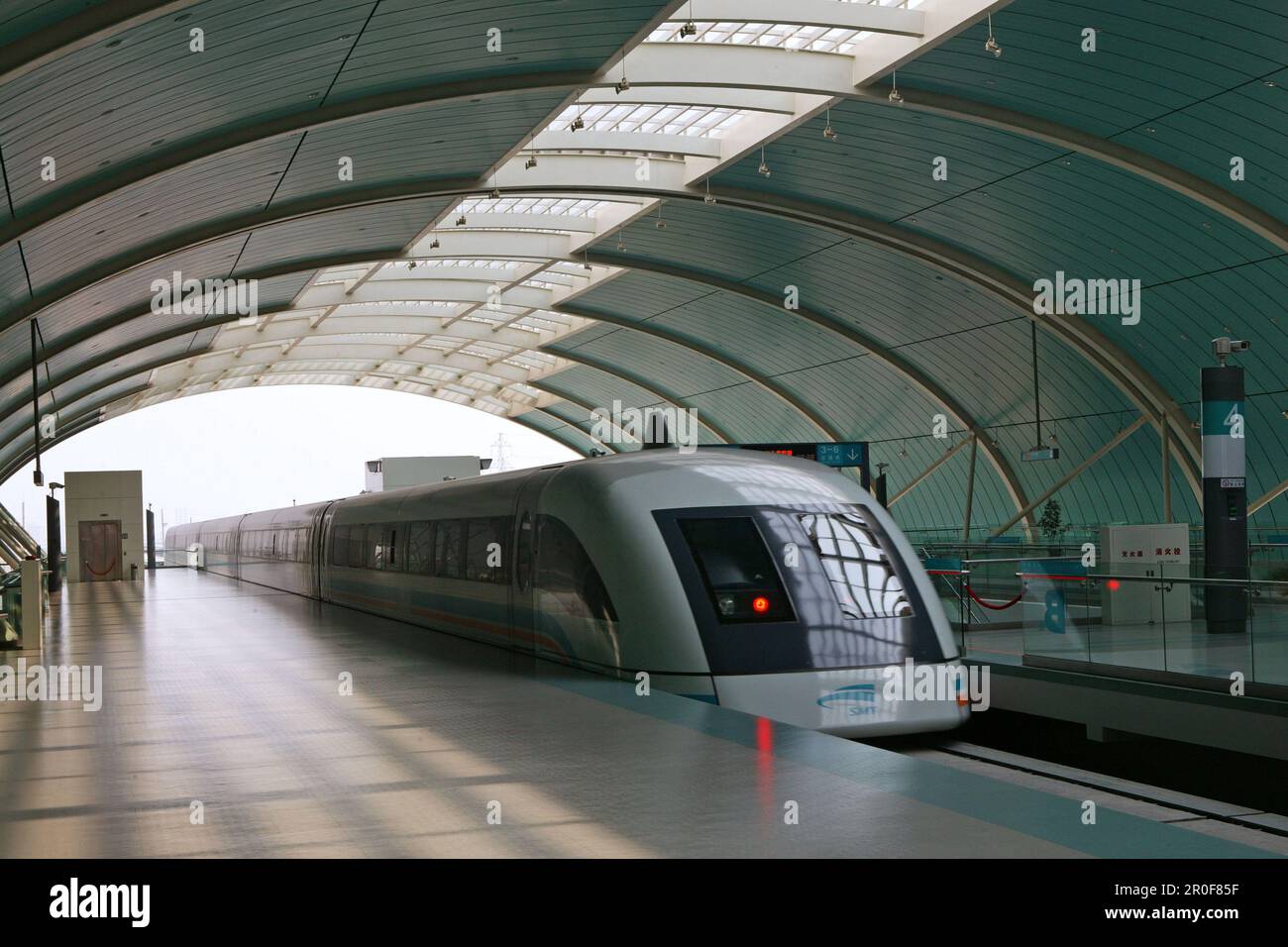 Magnetic Levitation Train Transrapid in Long Yang Station, route Pudong ...