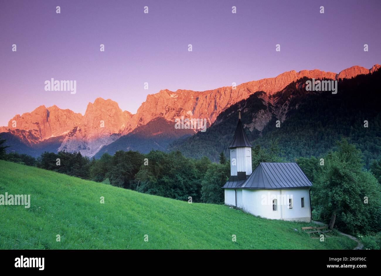 Chapel Antoniuskapelle in Kaisertal Valley with Kaiser Mountains, Tyrol ...