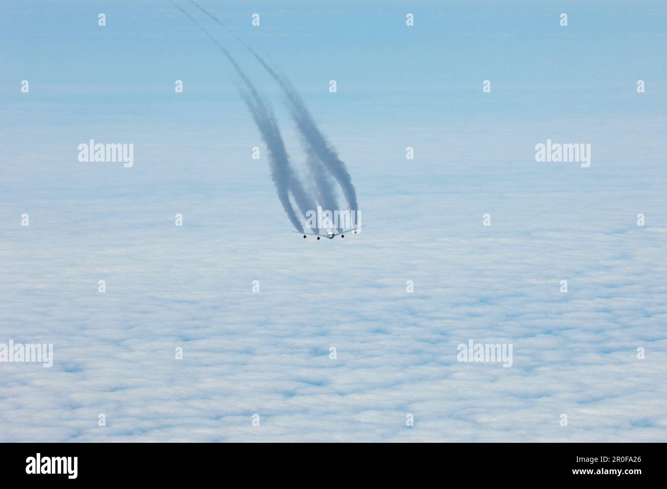 Aircraft with contrails, Airbus A340 Stock Photo - Alamy