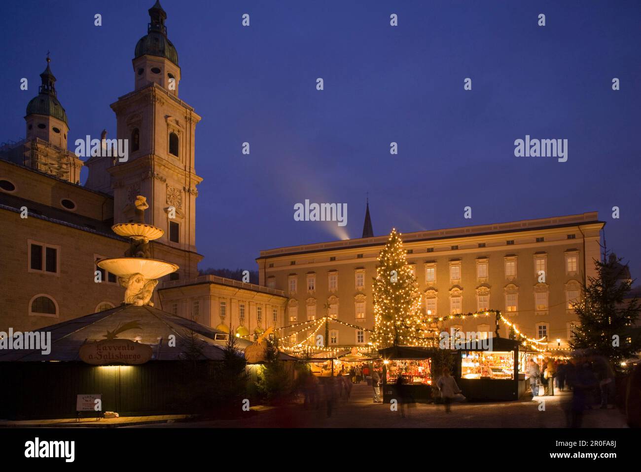 Christmas market at Residence Square, Salzburg, Austria Stock Photo - Alamy