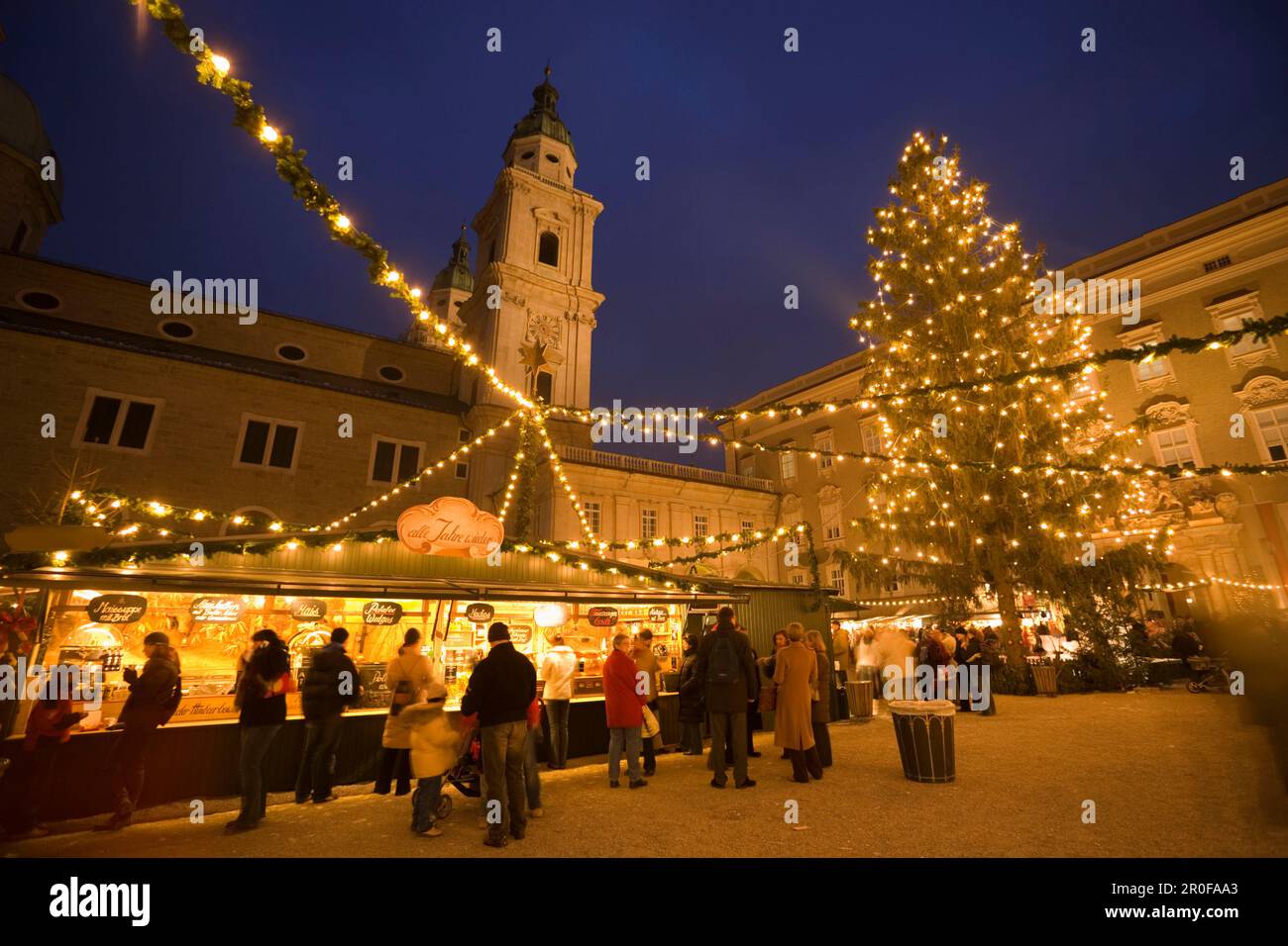 Christmas market at Residence Square, Salzburg, Austria Stock Photo - Alamy