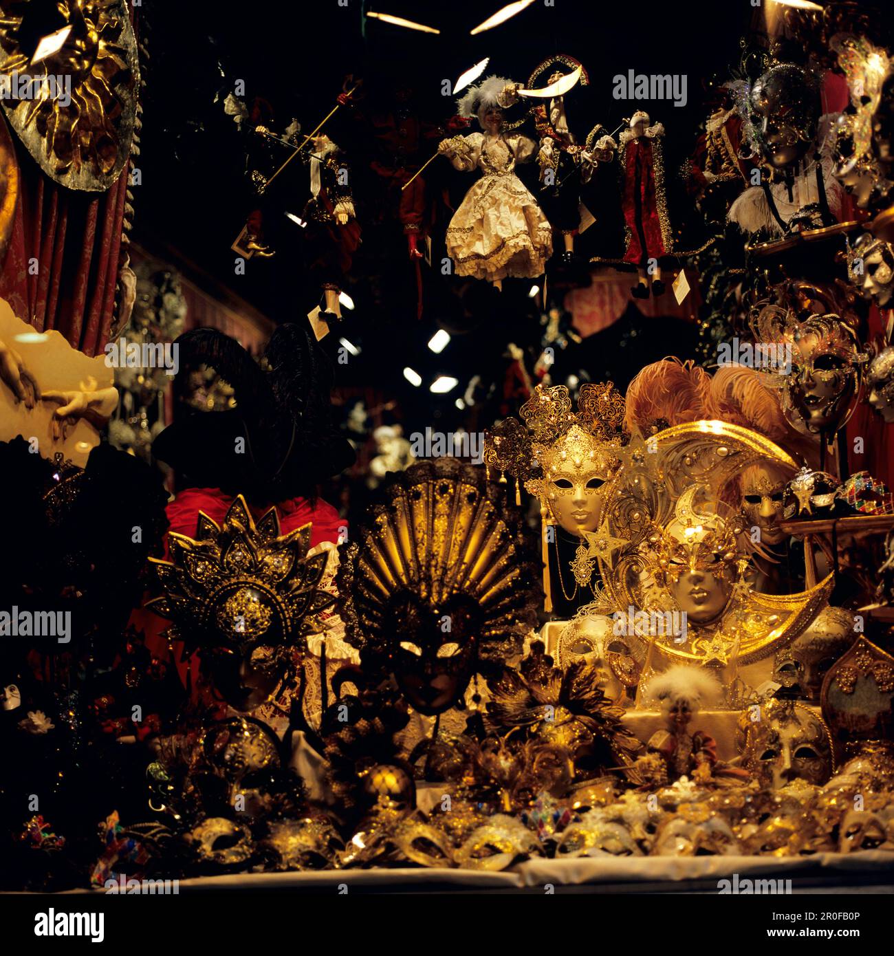 Selling carnival masks hi-res stock photography and images - Alamy