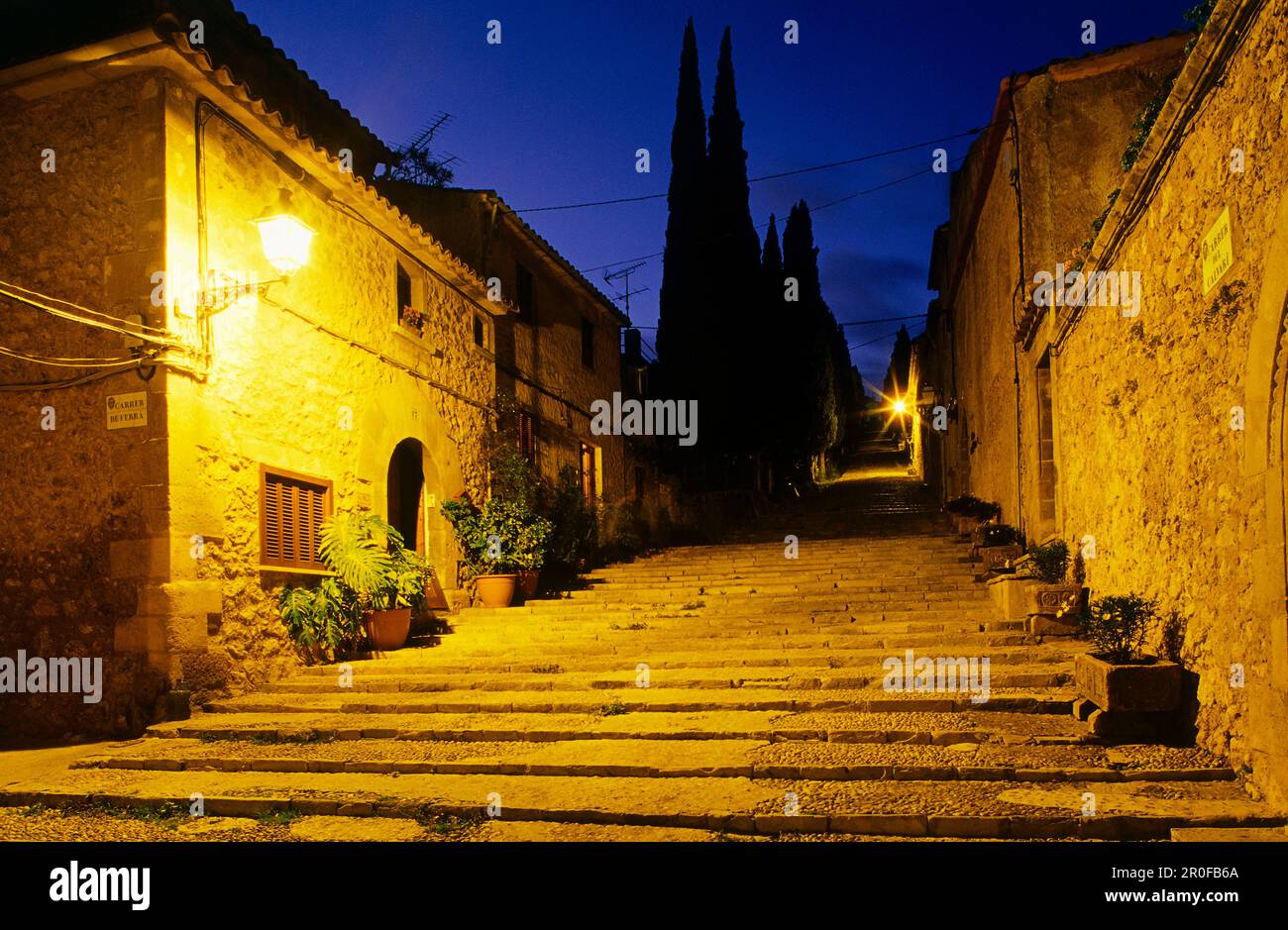 Alleyway and steps at night, Via Crucis, El Calvari, Kalvarienberg ...