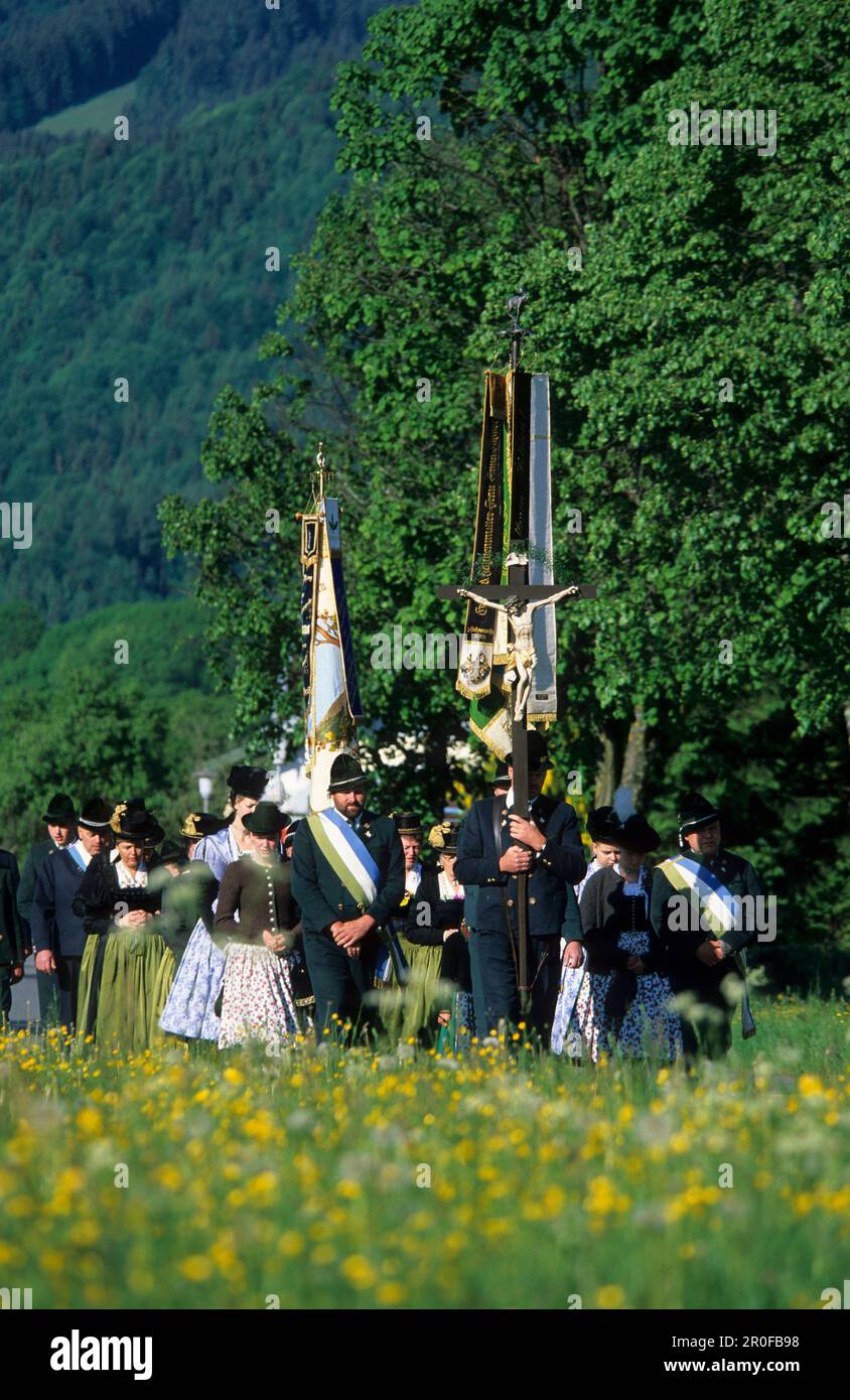 Procession in traditional dress, pilgrimage to Raiten, Schleching ...